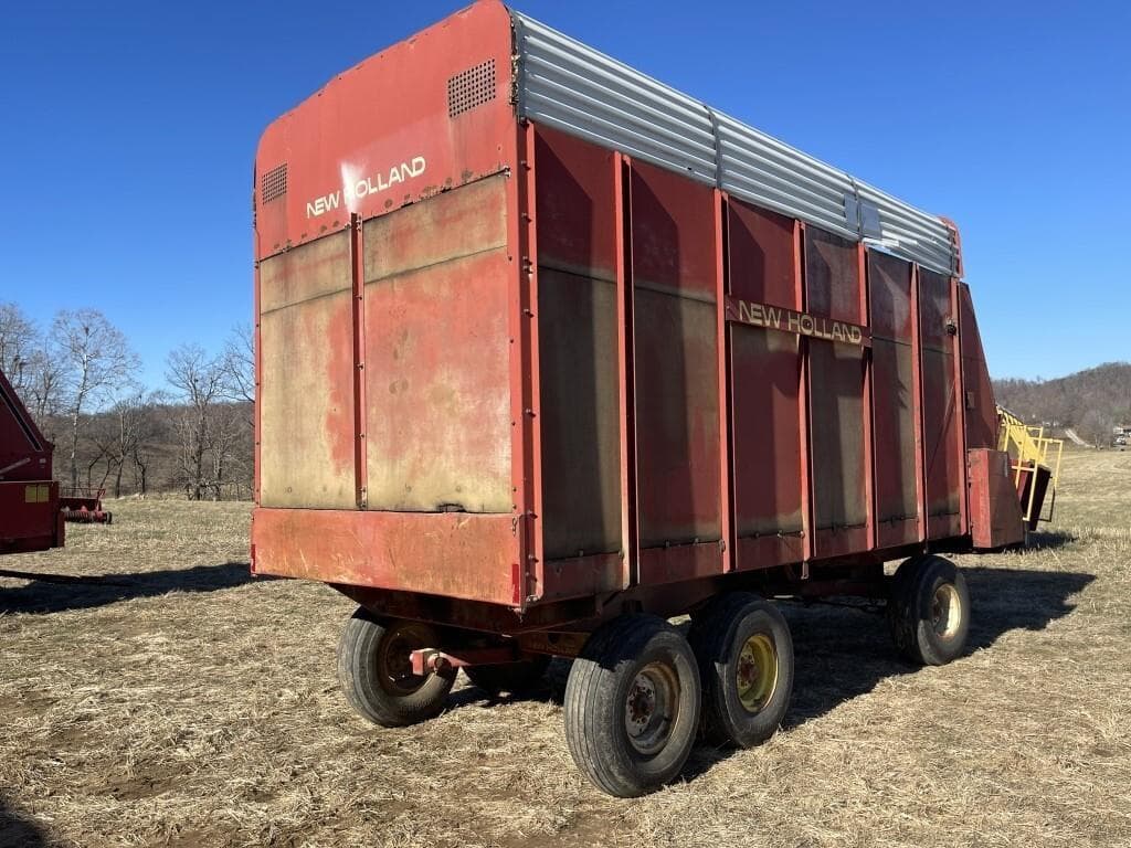 New Holland 816 Harvesting Forage Wagons for Sale | Tractor Zoom