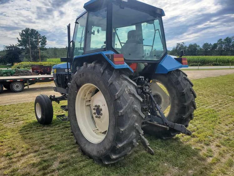 New Holland 8240 Tractors 100 to 174 HP for Sale | Tractor Zoom