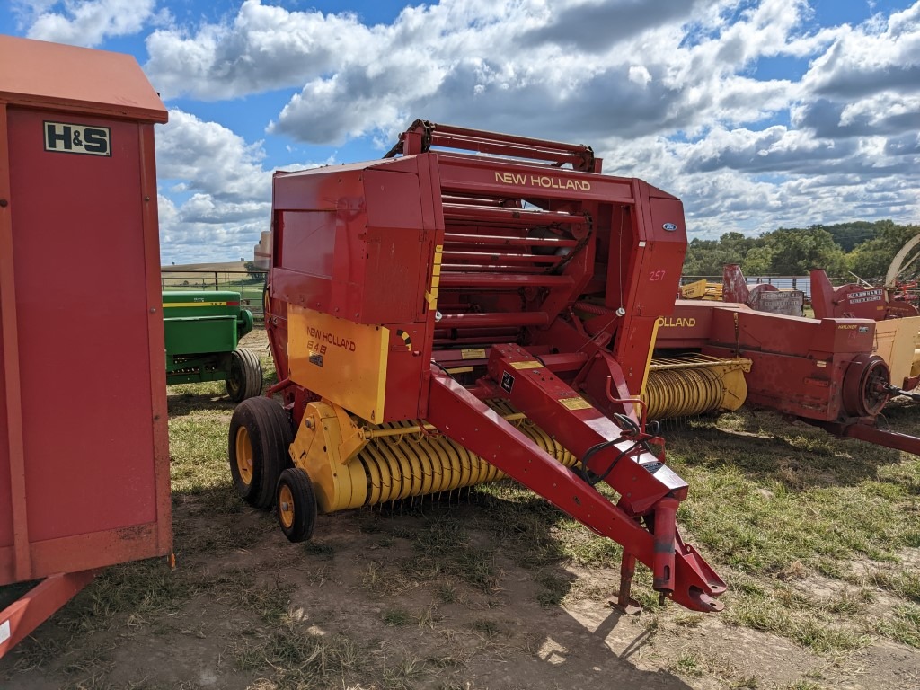 SOLD - New Holland 848 Hay and Forage with --- Bales | Tractor Zoom