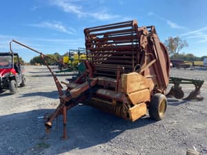 SOLD - NEW HOLLAND 850 ROUND BALER Hay and Forage with --- Bales ...