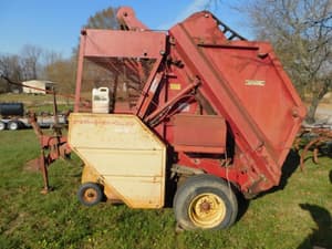 SOLD - NEW HOLLAND 851 ROUND BALER Hay and Forage with --- Bales ...