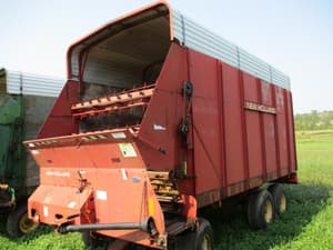 SOLD - New Holland Chopper Box Harvesting | Tractor Zoom