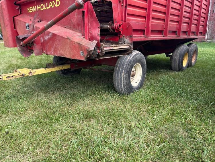 New Holland Crop Carrier 8 Harvesting Forage Wagons for Sale | Tractor Zoom