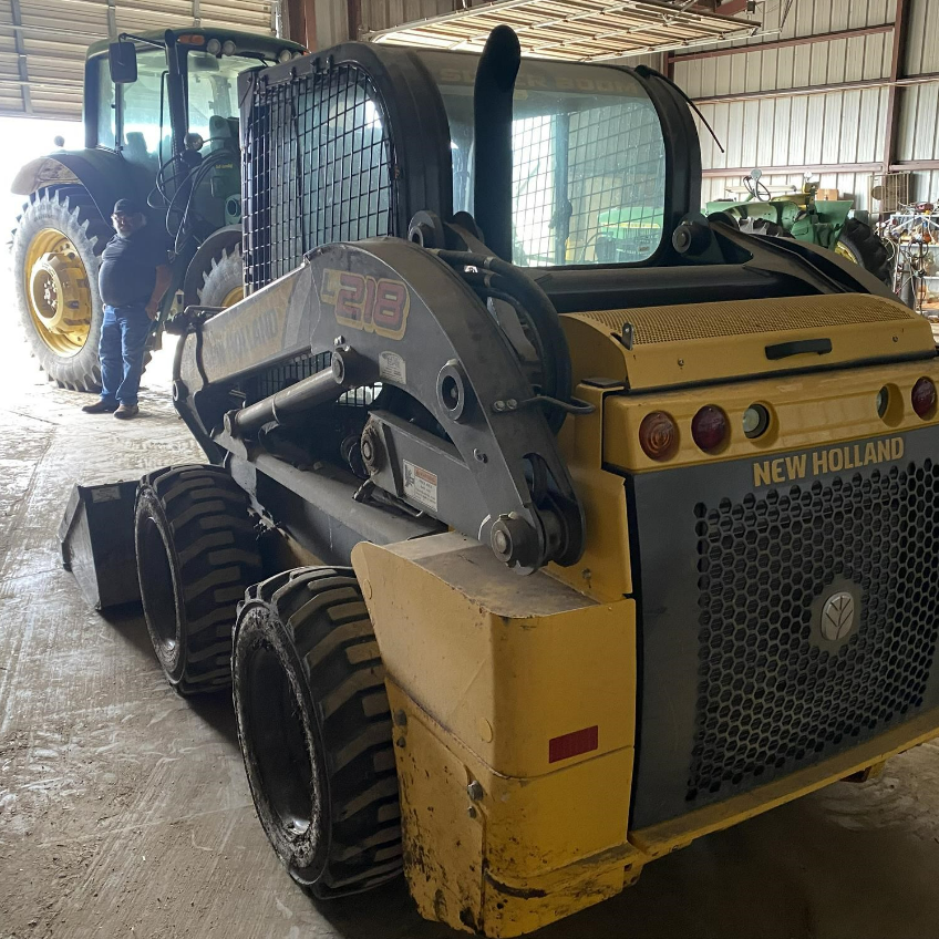 Tractor Zoom - New Holland L218