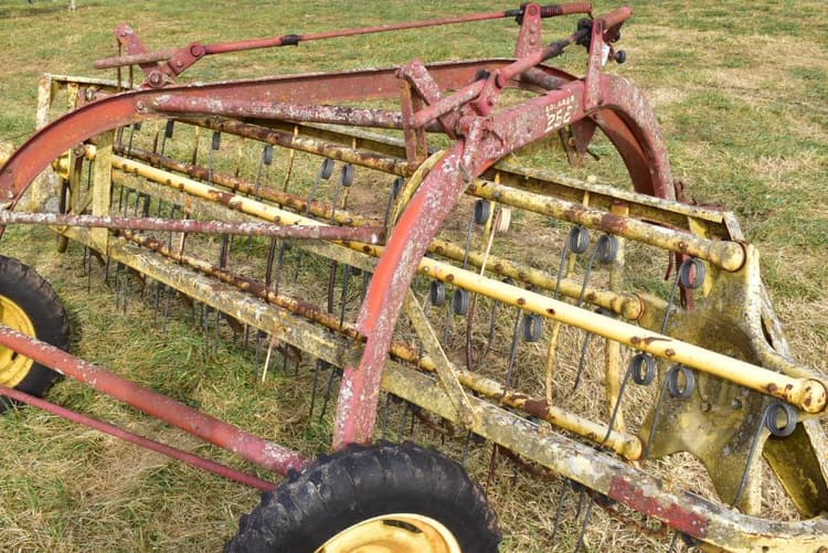 New Holland 256 Hay and Forage Hay - Rakes/Tedders for Sale | Tractor Zoom