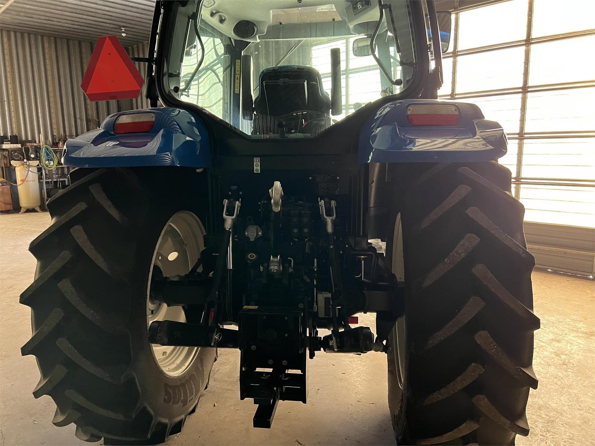 Tractor Zoom - New Holland T6020 Delta