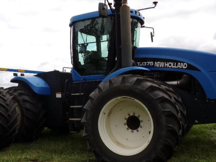 New Holland TJ375 Tractors 300 to 424 HP for Sale | Tractor Zoom