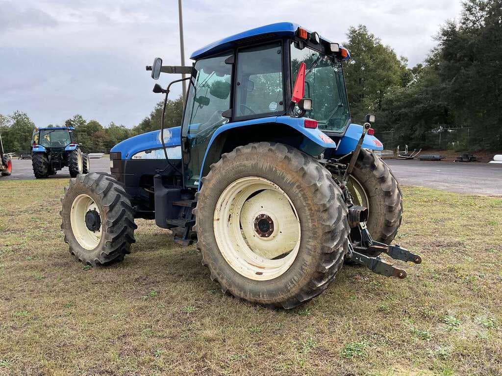 Tractor Zoom - New Holland TM130