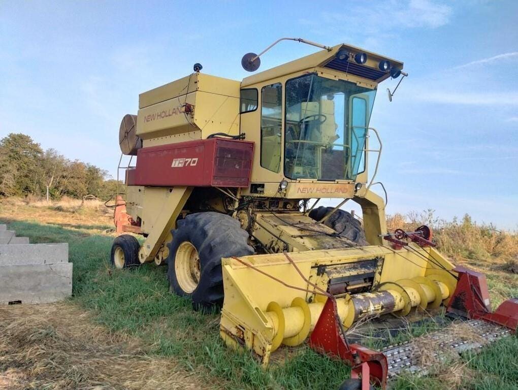 SOLD - New Holland TR70 Lot No. 199a Combines with --- Hrs | Tractor Zoom