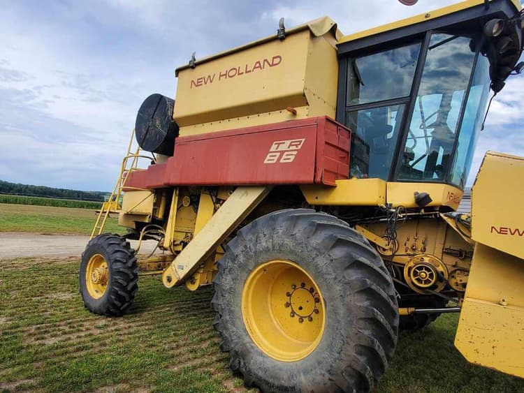 New Holland TR86 Combines Class 6 for Sale | Tractor Zoom