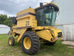 SOLD - New Holland TR87 Lot No. 41B Combines with 3,635 Hrs | Tractor Zoom