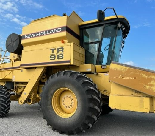 SOLD - New Holland TR98 Combines Class 6 | Tractor Zoom
