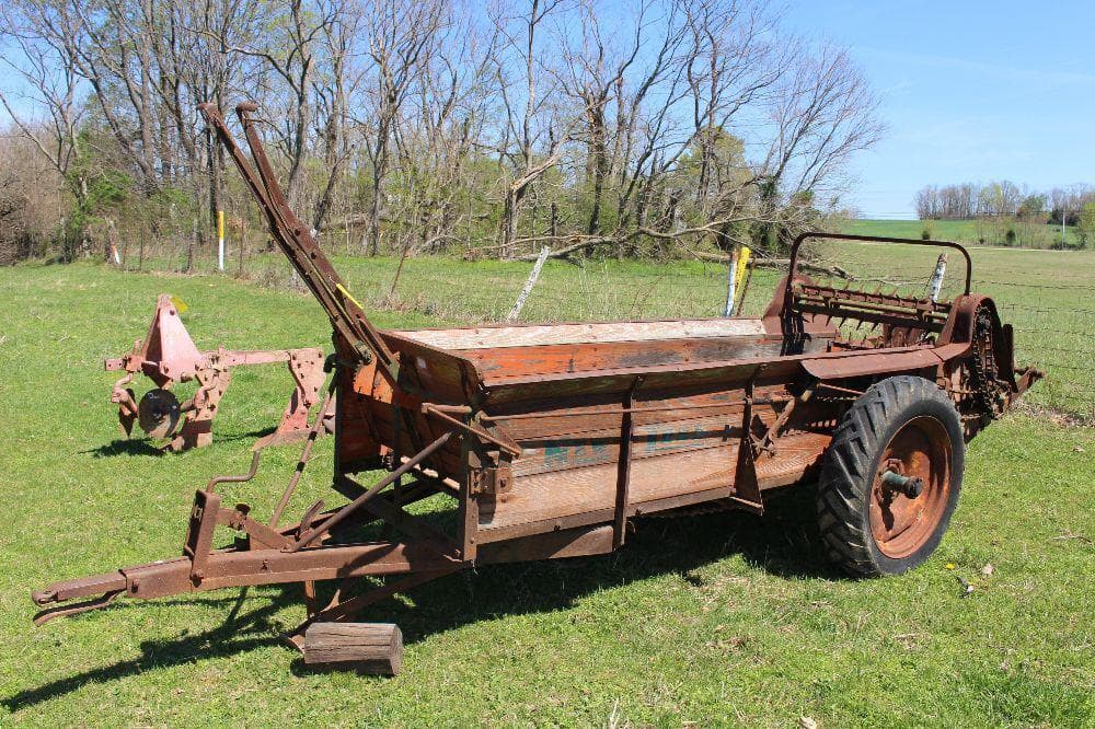 New Idea 12A Manure Handling Manure Spreaders - Dry for Sale | Tractor Zoom