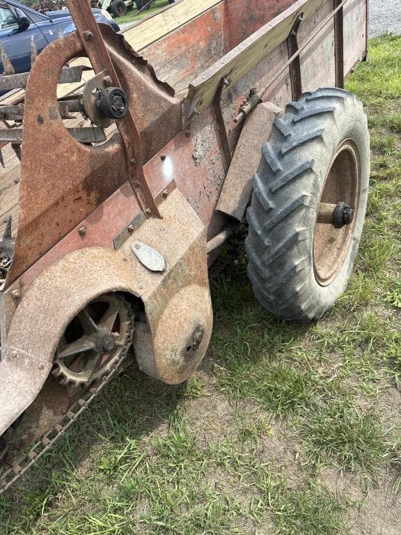 New Idea 14A Manure Handling Manure Spreaders - Dry for Sale | Tractor Zoom