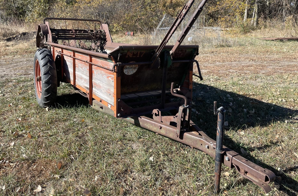 SOLD - New Idea 17 Manure Handling | Tractor Zoom