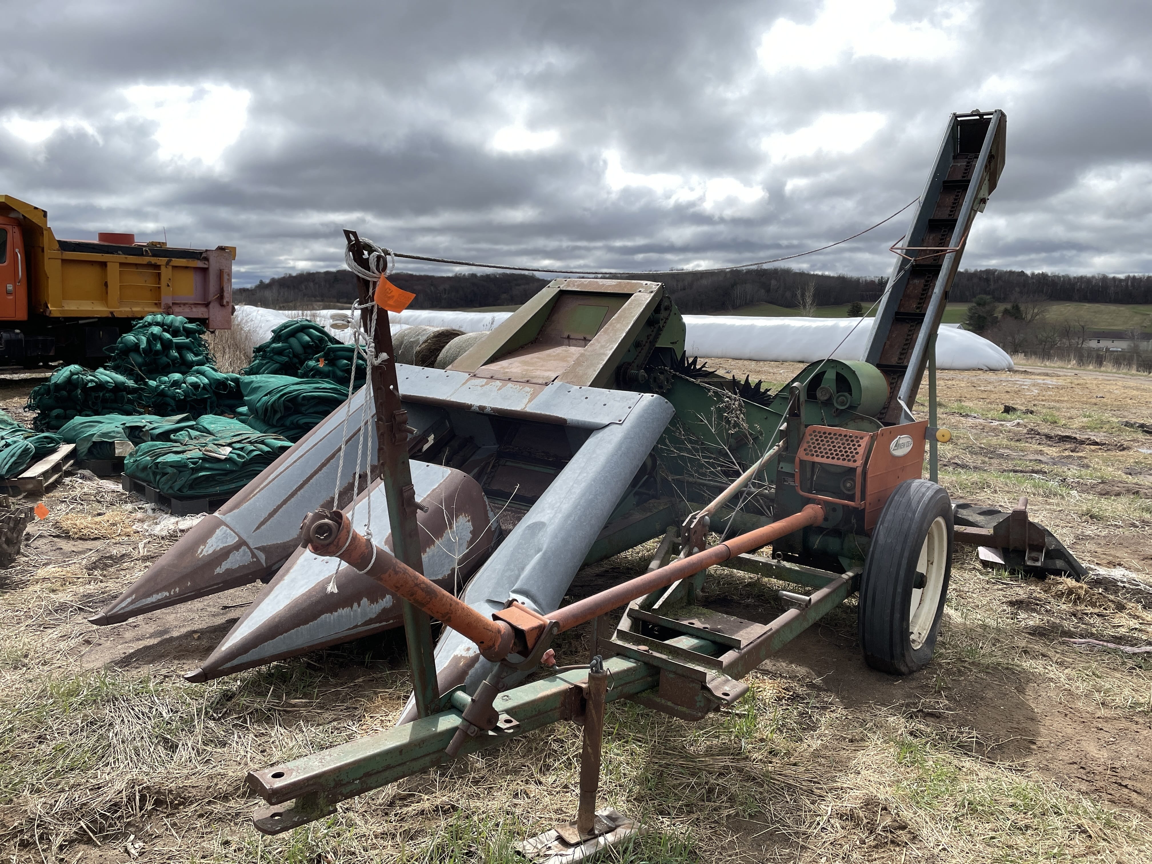 SOLD - New Idea 326 Lot No. 10137 Harvesting | Tractor Zoom