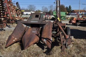 SOLD - New Idea 2-Row Corn Picker Harvesting | Tractor Zoom