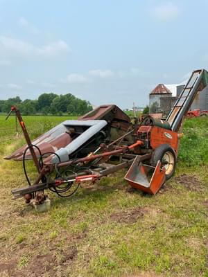 SOLD - New Idea 2 Row Corn Picker SN: 280189 Lot No. 2205 Harvesting ...