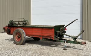 SOLD - New Idea #200 manure spreader Manure Handling | Tractor Zoom