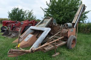 SOLD - New Idea 311 2 row pull type corn picker Harvesting | Tractor Zoom