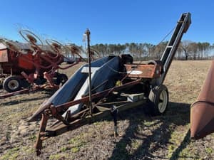 SOLD - New Idea 323 Lot No. 3772 Harvesting | Tractor Zoom