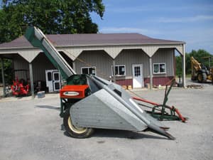 SOLD - New Idea 323 Lot No. 2243 Harvesting | Tractor Zoom