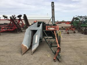 SOLD - New Idea 323 Harvesting | Tractor Zoom