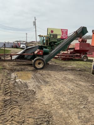 SOLD - New Idea 323 Lot No. 1151 Harvesting | Tractor Zoom