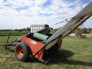 SOLD - New Idea 324 Lot No. 1064 Harvesting | Tractor Zoom
