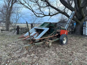 SOLD - New Idea 324 Lot No. 6884 Harvesting | Tractor Zoom