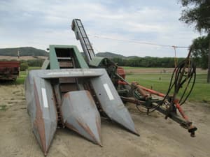 SOLD - New Idea 324 Corn Picker Harvesting | Tractor Zoom