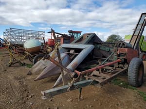 SOLD - New Idea 325 Lot No. 918 Harvesting | Tractor Zoom
