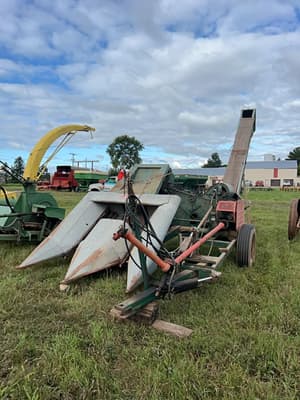 SOLD - New Idea 326 Lot No. 17 Harvesting | Tractor Zoom