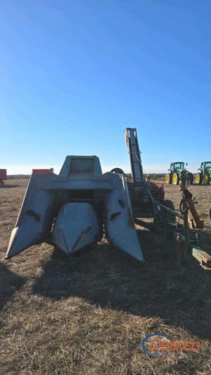 SOLD - New Idea 327 Lot No. 4309 Harvesting | Tractor Zoom
