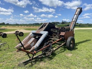 SOLD - New Idea 327 Lot No. 2627 Harvesting | Tractor Zoom