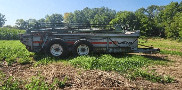 SOLD - New Idea 3632 Manure Handling Manure Spreaders - Dry | Tractor Zoom