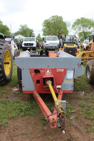 SOLD - New Idea 3709 Lot No. 4980 Manure Handling | Tractor Zoom
