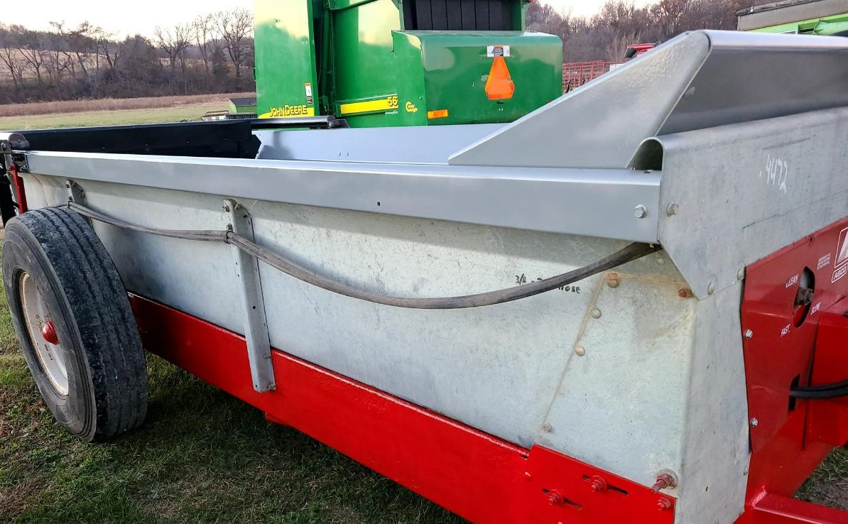 SOLD - New Idea 3726 Manure Handling | Tractor Zoom