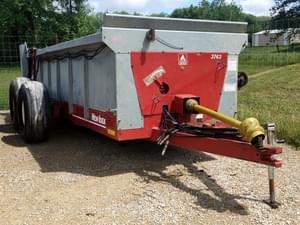 SOLD - New Idea 3743 Lot No. 3 Manure Handling | Tractor Zoom