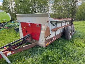 SOLD - New Idea 3743 Lot No. 49a Manure Handling | Tractor Zoom