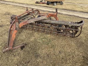 SOLD - New idea 400 hay rake Hay and Forage | Tractor Zoom