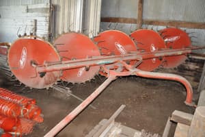 SOLD - New Idea 5-wheel hay rake Hay and Forage | Tractor Zoom