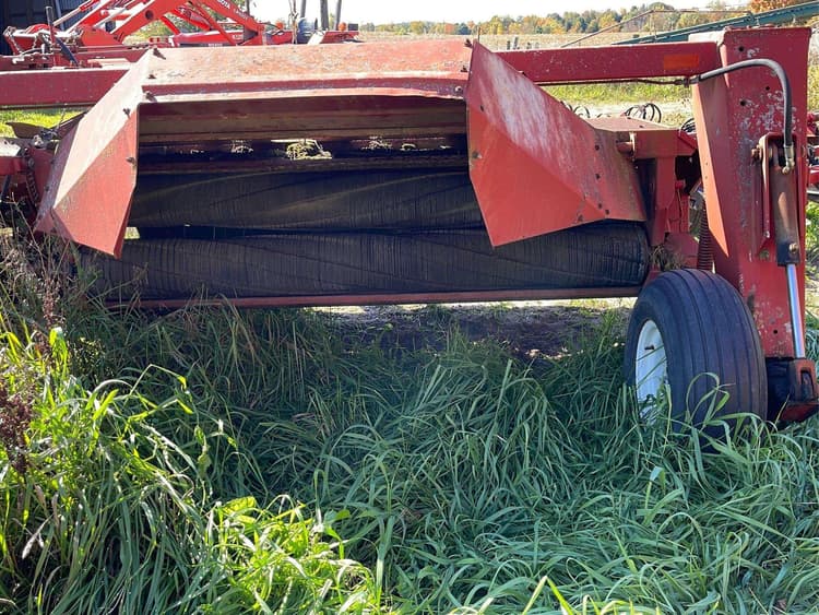 SOLD - New Idea 5209 Hay and Forage Mowers - Conditioner | Tractor Zoom