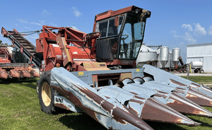 SOLD - New Idea 800 Harvesting with --- Hrs | Tractor Zoom