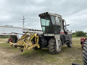 SOLD - New Idea 800C Lot No. 2267 Harvesting with 439 Hrs | Tractor Zoom