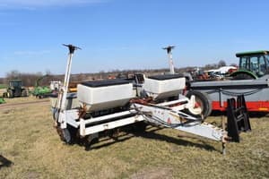 SOLD - New Idea 9200 Lot No. 18 Planting with 4 Rows | Tractor Zoom