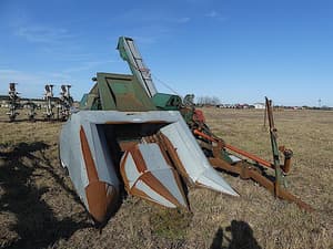 SOLD - New Idea 327 Lot No. 276187 Harvesting | Tractor Zoom