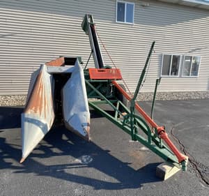 SOLD - New Idea 323 Lot No. 1545800 Harvesting | Tractor Zoom