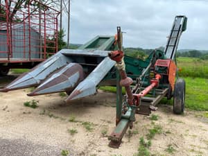 SOLD - New Idea 325 Lot No. 4086 Harvesting | Tractor Zoom