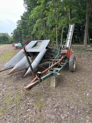 SOLD - New Idea 325 Lot No. 1 Harvesting | Tractor Zoom